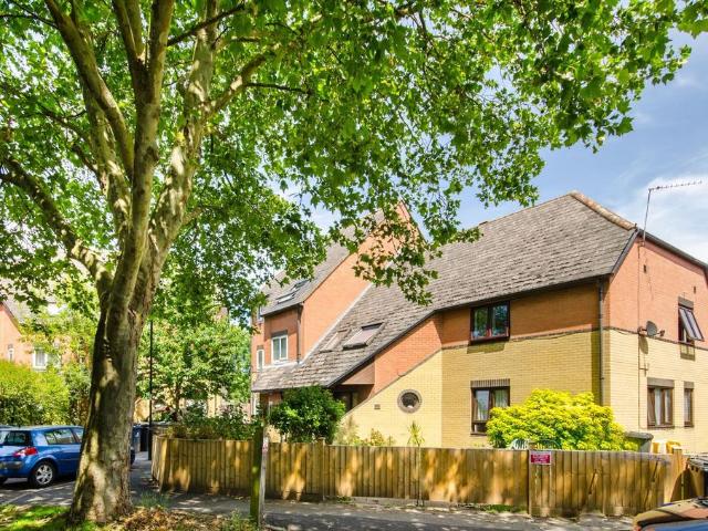 Sentinel Close, Southall, Northolt, UB5 Studio to rent £1,600 pcm £369 pw