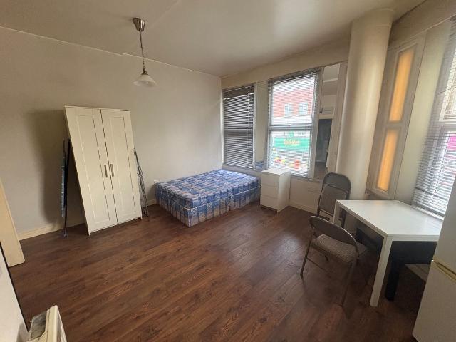 Sentinel Square, Hendon NW4, Studio to rent, £1,200 pcm | PrimeLocation