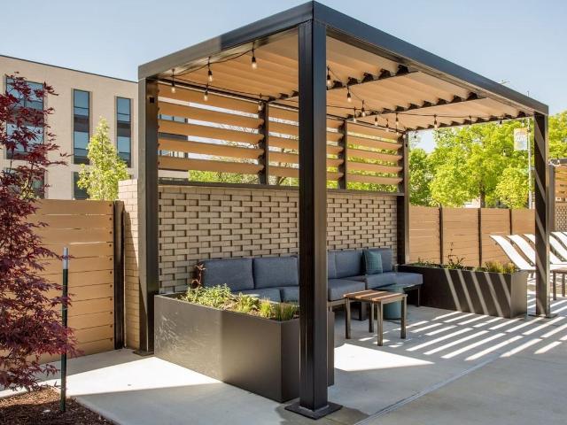 Senate at The Crosswalks 1 Bedroom Apartment for Rent at 1025 E Armour Blvd, Kansas City, MO 64109 Central Hyde Park