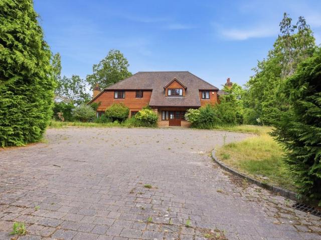 Send, Woking GU23 5 bed detached house to rent £7,000 pcm £1,615 pw
