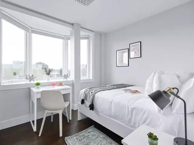 Seneca Ave #786