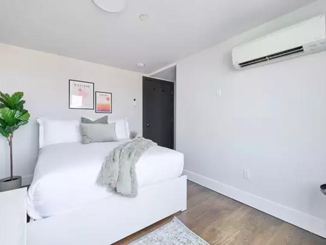 Seneca Ave #789