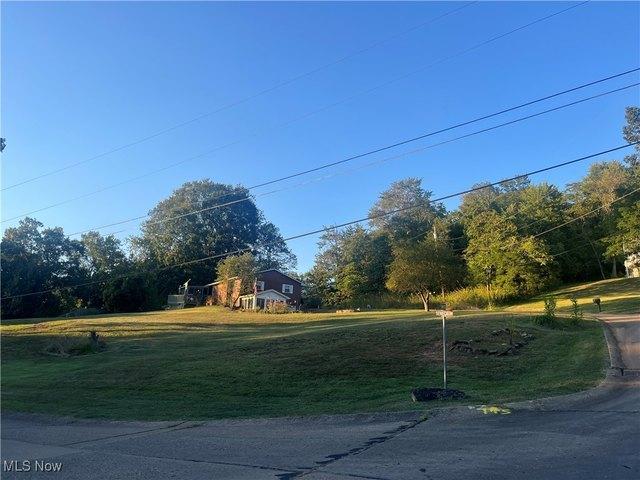 Seneca Ln, Parkersburg, WV 26104