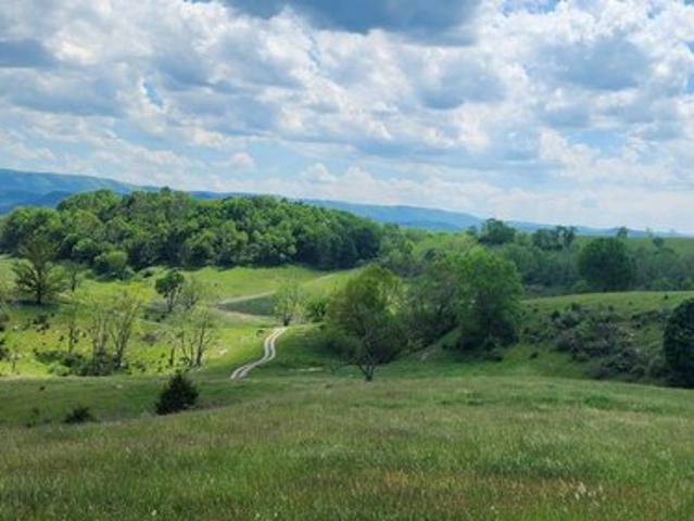 Seneca Trl S, Union, WV 24983