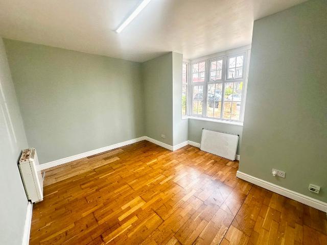 Senlac Road, London SE12, 1 bed flat to rent, £1,200 pcm | PrimeLocation