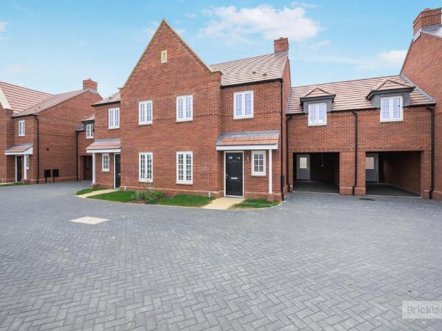 Senliz Road, Huntingdon, PE28 3 bed property to rent £1,850 pcm £427 pw