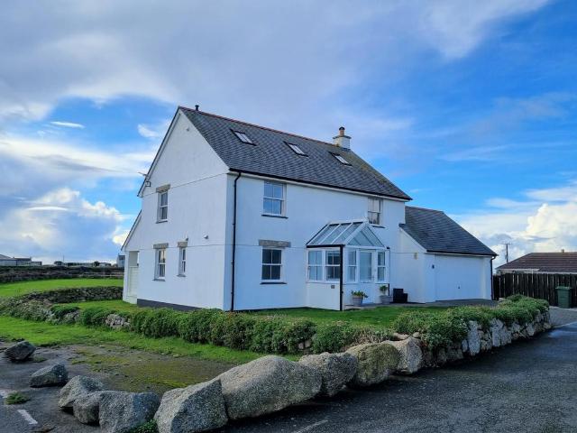 Sennen TR19 4 bed detached house to rent £1,850 pcm £427 pw