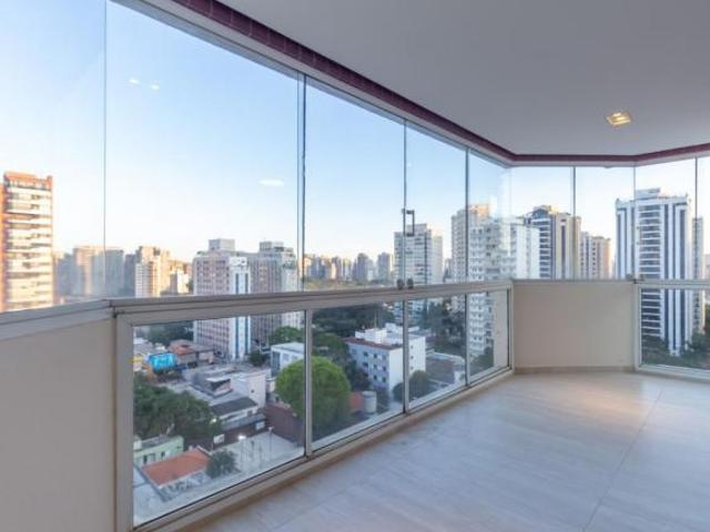 Aconchegante apartamento para venda em Vila Uberabinha com 3 quartos, sendo 3 suítes, 142m²