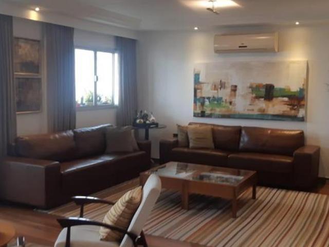 Deslumbrante apartamento para venda em Moema com 4 quartos, sendo 3 suítes, 240m²