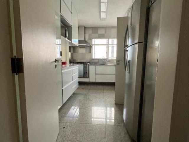 Elegante apartamento para venda em Moema com 3 quartos, sendo 3 suítes, 203m²