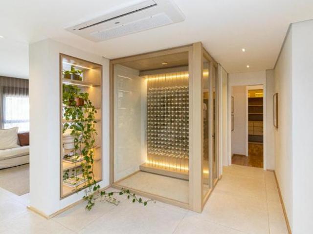 Atraente apartamento para venda em Jardim Vitória Régia com 4 quartos, sendo 4 suítes, 222m² remax