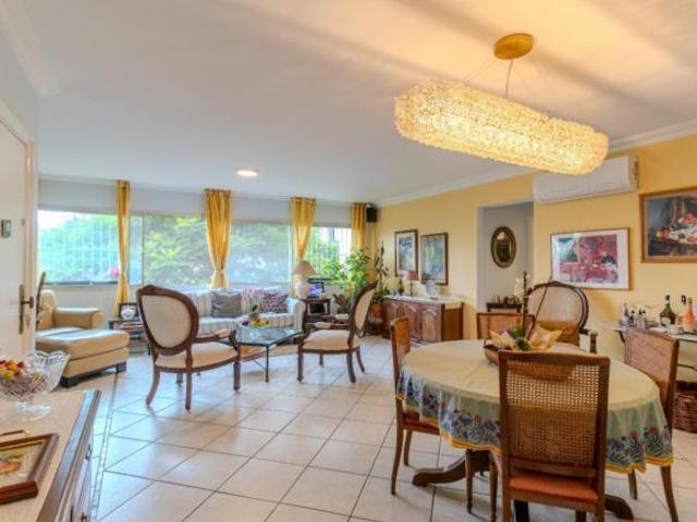 Versátil apartamento para venda em Santo Amaro com 4 quartos, sendo 1 suíte, 155m²