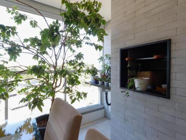 Funcional apartamento para venda em Vila Anastácio com 3 quartos, sendo 1 suíte, 129m²