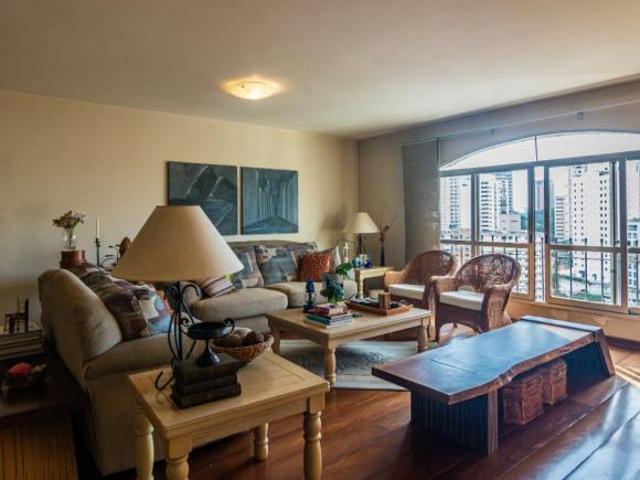 Funcional apartamento para venda em Vila Morumbi com 4 quartos, sendo 3 suítes, 211m²