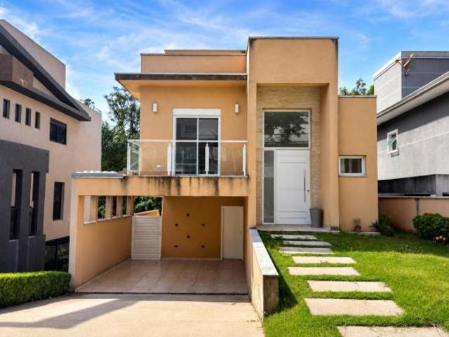 Confortável casa em condomínio para venda com 4 quartos, sendo 3 suítes, 251m²