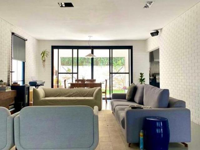 Deslumbrante casa em condomínio para venda com 4 quartos, sendo 3 suítes, 343m²