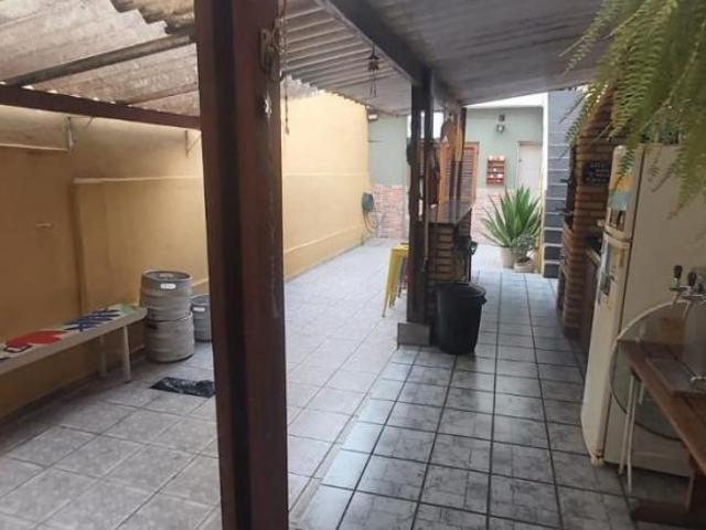 Confortável casa para venda em Chácara Inglesa com 3 quartos, sendo 2 suítes, 190m²