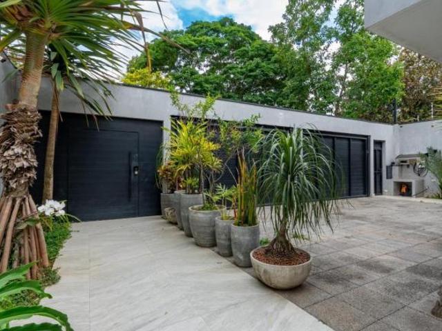 Imperdível casa para venda em Alto de Pinheiros com 4 quartos, sendo 4 suítes, 344m²