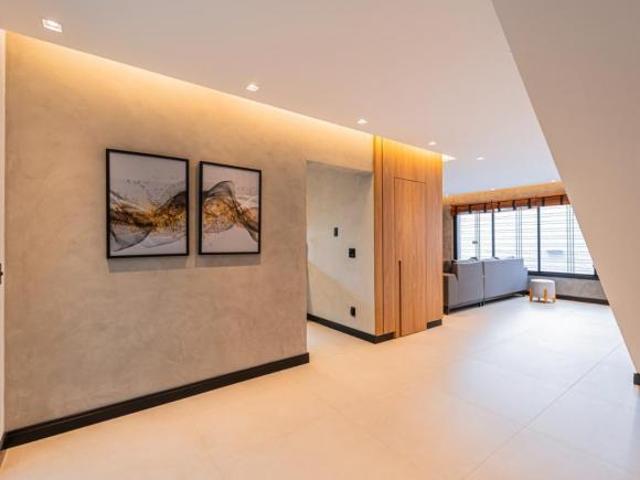 Espetacular casa para venda em Indianópolis com 4 quartos, sendo 2 suítes, 200m²