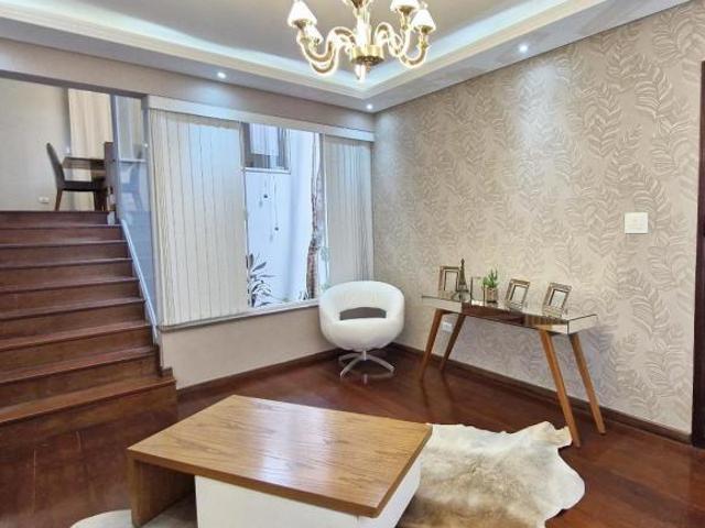 Confortável casa para venda em Jardim Guapira com 3 quartos, sendo 2 suítes, 235m² magnalva aquino