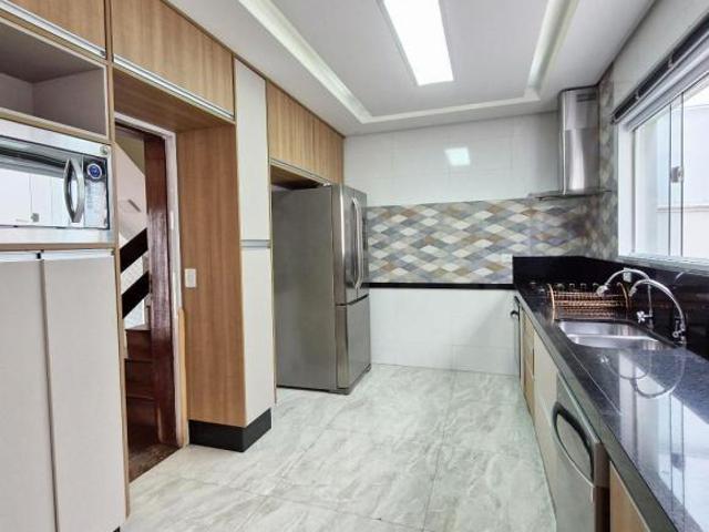 Atraente casa para venda em Jardim Guapira com 3 quartos, sendo 2 suítes, 235m² iramar rodrigues d