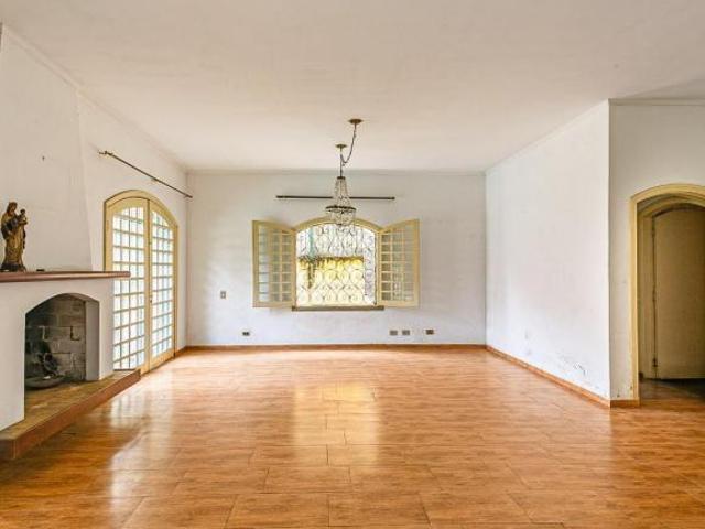 Versátil casa para venda em Jardim Leonor com 4 quartos, sendo 2 suítes, 306m²