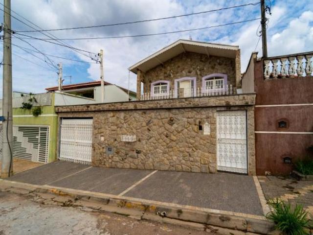 Sensacional casa para venda em Jardim Tannus com 3 quartos, sendo 1 suíte, 270m²