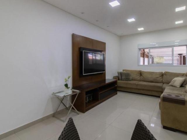 Aconchegante casa para venda em Jardim Vila Galvão com 3 quartos, sendo 2 suítes, 195m² marcelo ni