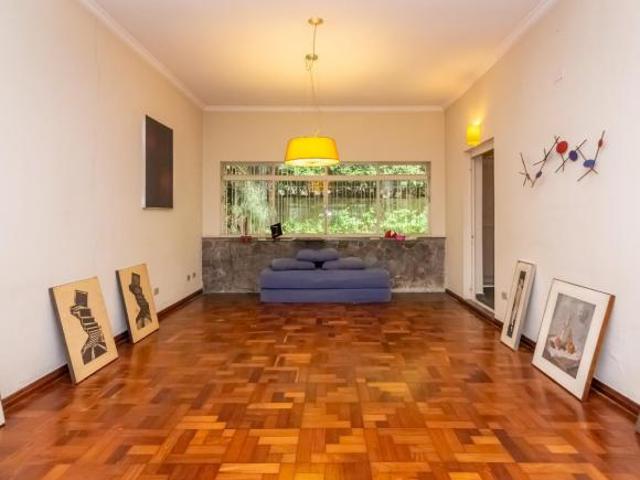 Excelente casa para venda em Lapa com 3 quartos, sendo 1 suíte, 377m²