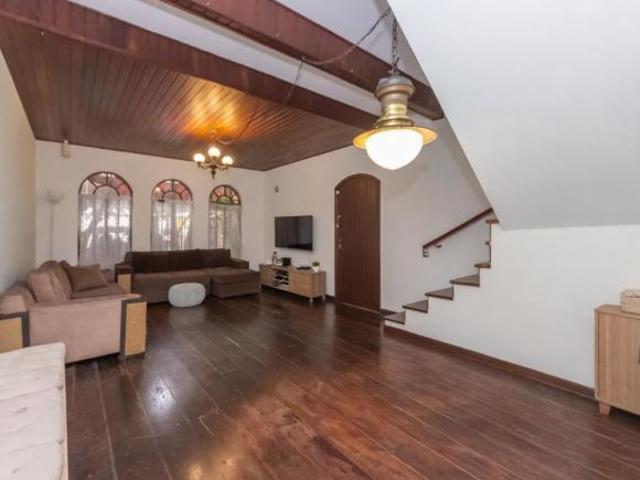 Sensacional casa para venda em Vila Paulista com 3 quartos, sendo 1 suíte, 190m²