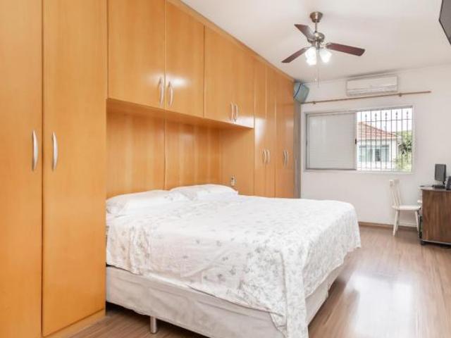 Atraente casa para venda em Vila Santa Maria com 3 quartos, sendo 1 suíte, 210m²