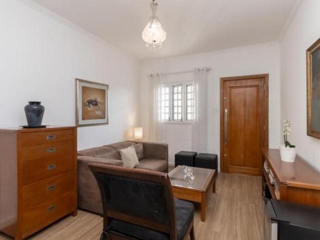 Confortável casa para venda em Vila Sônia com 4 quartos, sendo 1 suíte, 206m²