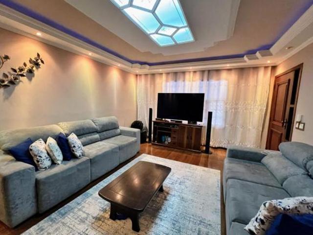 Excelente casa para venda em Vila Barros com 4 quartos, sendo 2 suítes, 276m²