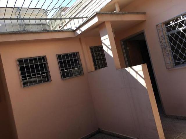 Versátil casa para venda em Vila Romero com 3 quartos, sendo 1 suíte, 180m²