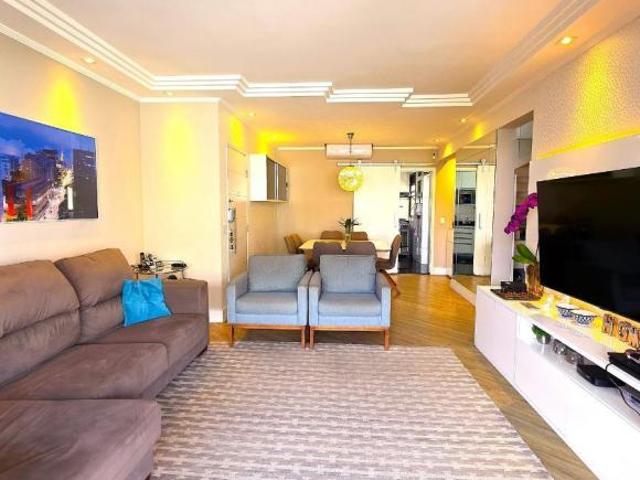 Imperdível cobertura para venda em Vila Hamburguesa com 4 quartos, sendo 2 suítes, 227m²