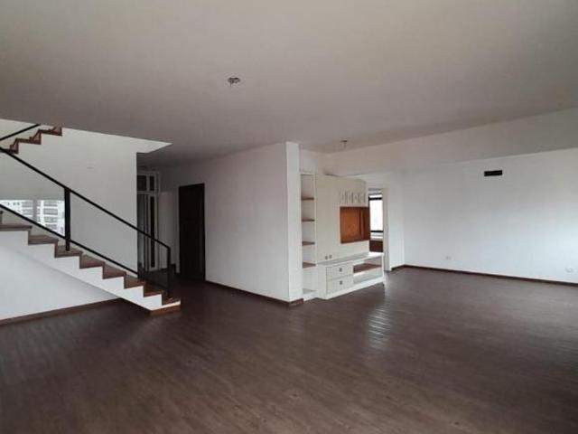 Excelente cobertura para venda em Moema com 4 quartos, sendo 3 suítes, 454m²