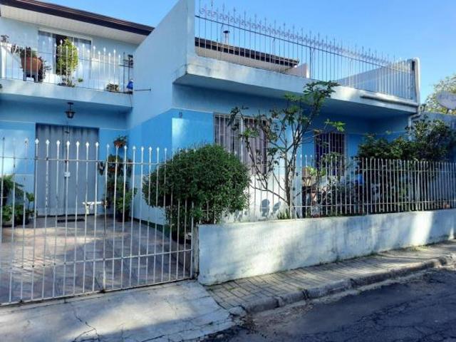 Sensacional opção de casa em cond. fechado no Santa Cândida, divisa com o Boa Vista, há 100 metros d
