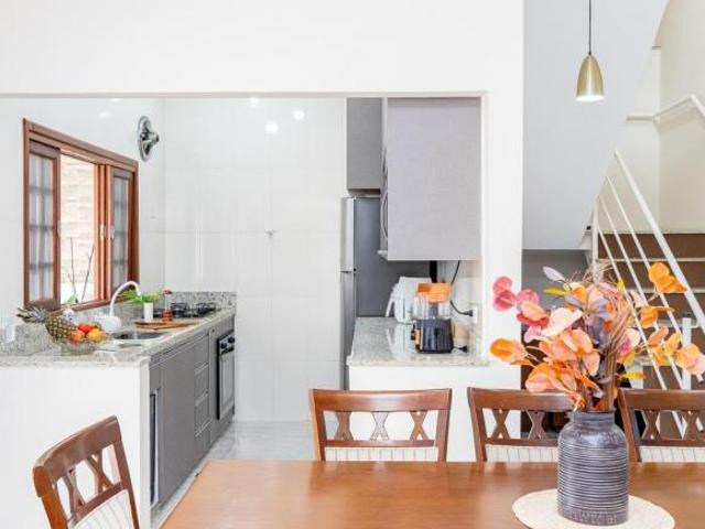 Excelente sobrado para venda em Jardim Caravelas com 5 quartos, sendo 1 suíte, 200m²