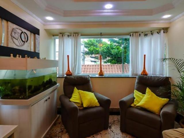 Espetacular sobrado para venda em Jardim Felicidade Zona Oeste com 3 quartos, sendo 1 suíte, 200m²