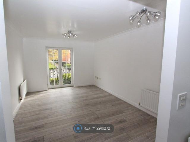 Seaton Square, London NW7, 2 bed flat to rent, £1,820 pcm | PrimeLocation