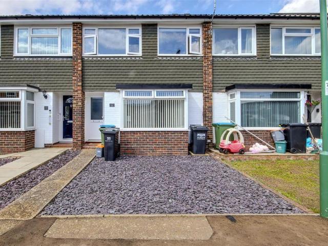Seaton Park, Littlehampton, BN17 3 bed terraced house to rent £1,550 pcm £358 pw