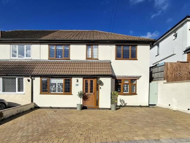 Seaton Road, HEMEL HEMPSTEAD 4 bed house to rent £2,600 pcm £600 pw