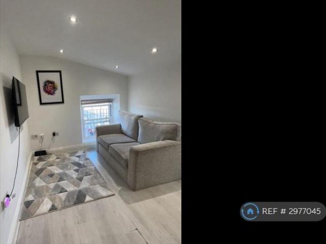 Seaview Court, Walton On The Naze, CO14 2 bed flat to rent £1,000 pcm £231 pw