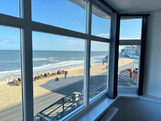 Seaviews Apartment 2, Promenade. 2 bed apartment to rent £4,106 pcm £948 pw
