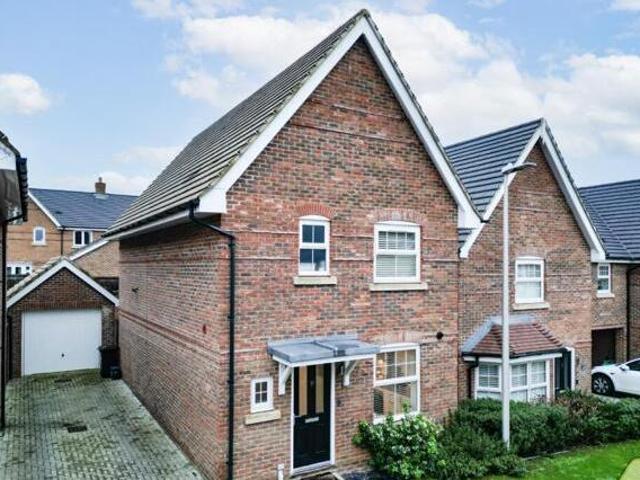 Sea Buckthorn, Shinfield, 3 Bedroom Detached