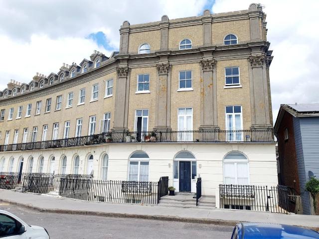 Sea Front, Hayling Island, Hampshire PO11, 1 bed flat to rent, £950 pcm | PrimeLocation