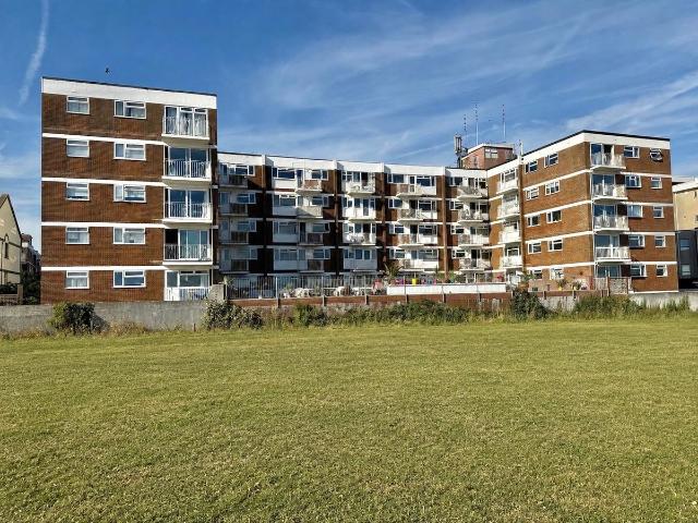 Sea Front, Hayling Island PO11, 2 bed flat to rent, £900 pcm | PrimeLocation