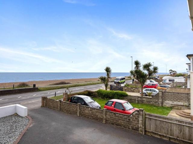 Sea Front View, Worthing Seafront 5 bed semi detached house to rent £6,000 pcm £1,385 pw