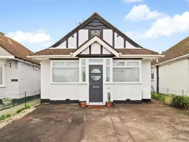 Sea Street, Herne Bay 2 bed detached bungalow to rent £1,300.