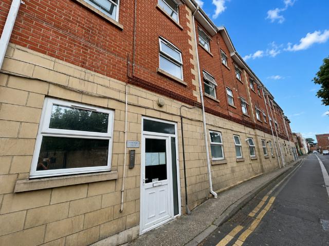 Sea Road, Bournemouth, BH5 2 bed flat to rent £1,000 pcm £231 pw